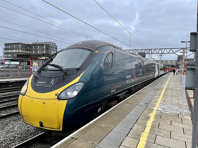 Avanti_West_Coast_390151_at_Stafford_railway_station,_Jan_2022_02 ...
